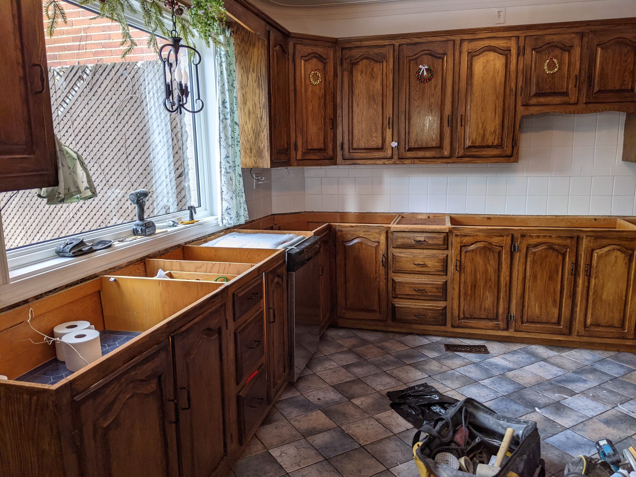 Kitchen Counter Makeover – Eclectic Spark